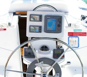 9 Best Marine GPS Chartplotters - (Reviews & Guide 2022)