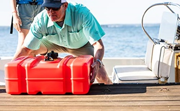 8 Best Portable Marine Fuel Tanks - (Reviews 2022)